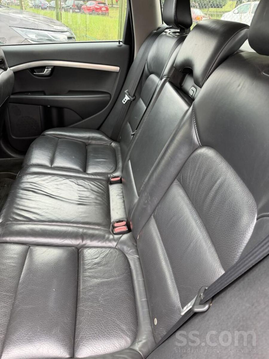 Grey Volvo V70 2011 in Riga, with an engine capacity of 2.00 L and mileage of 309 thousand km for 4000 €, photo 7 on AUTOMOTO.COM.LV
