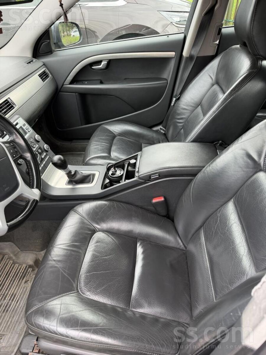Grey Volvo V70 2011 in Riga, with an engine capacity of 2.00 L and mileage of 309 thousand km for 4000 €, photo 8 on AUTOMOTO.COM.LV