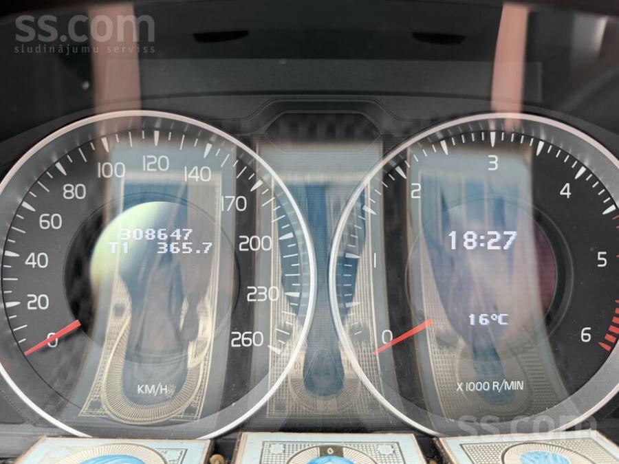 Grey Volvo V70 2011 in Riga, with an engine capacity of 2.00 L and mileage of 309 thousand km for 4000 €, photo 9 on AUTOMOTO.COM.LV