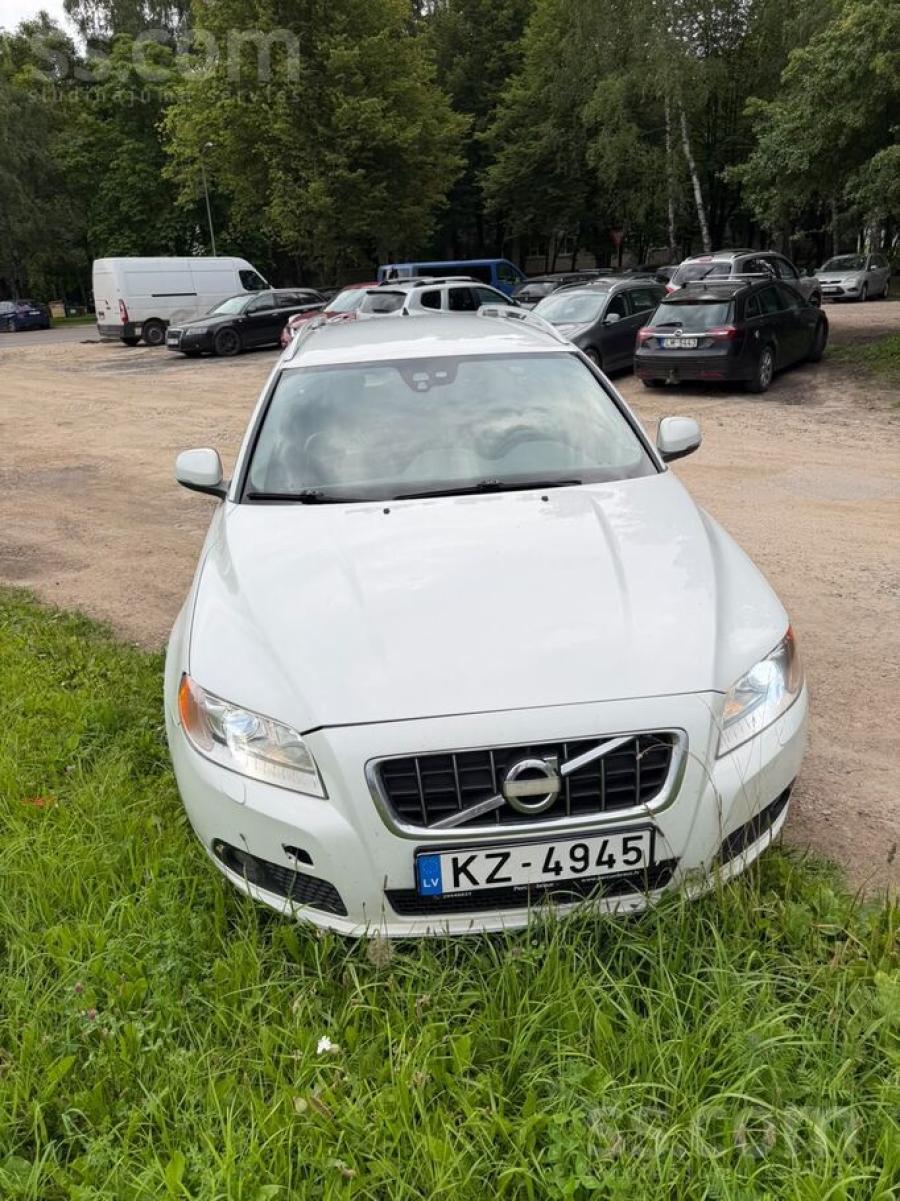 Grey Volvo V70 2011 in Riga, with an engine capacity of 1.60 L and mileage of 364 thousand km for 4000 €, photo 1 on AUTOMOTO.COM.LV