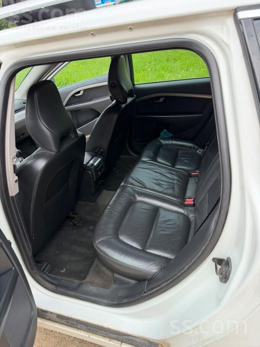 Grey Volvo V70 2011 in Riga, with an engine capacity of 1.60 L and mileage of 364 thousand km for 4000 €, photo 4 on AUTOMOTO.COM.LV