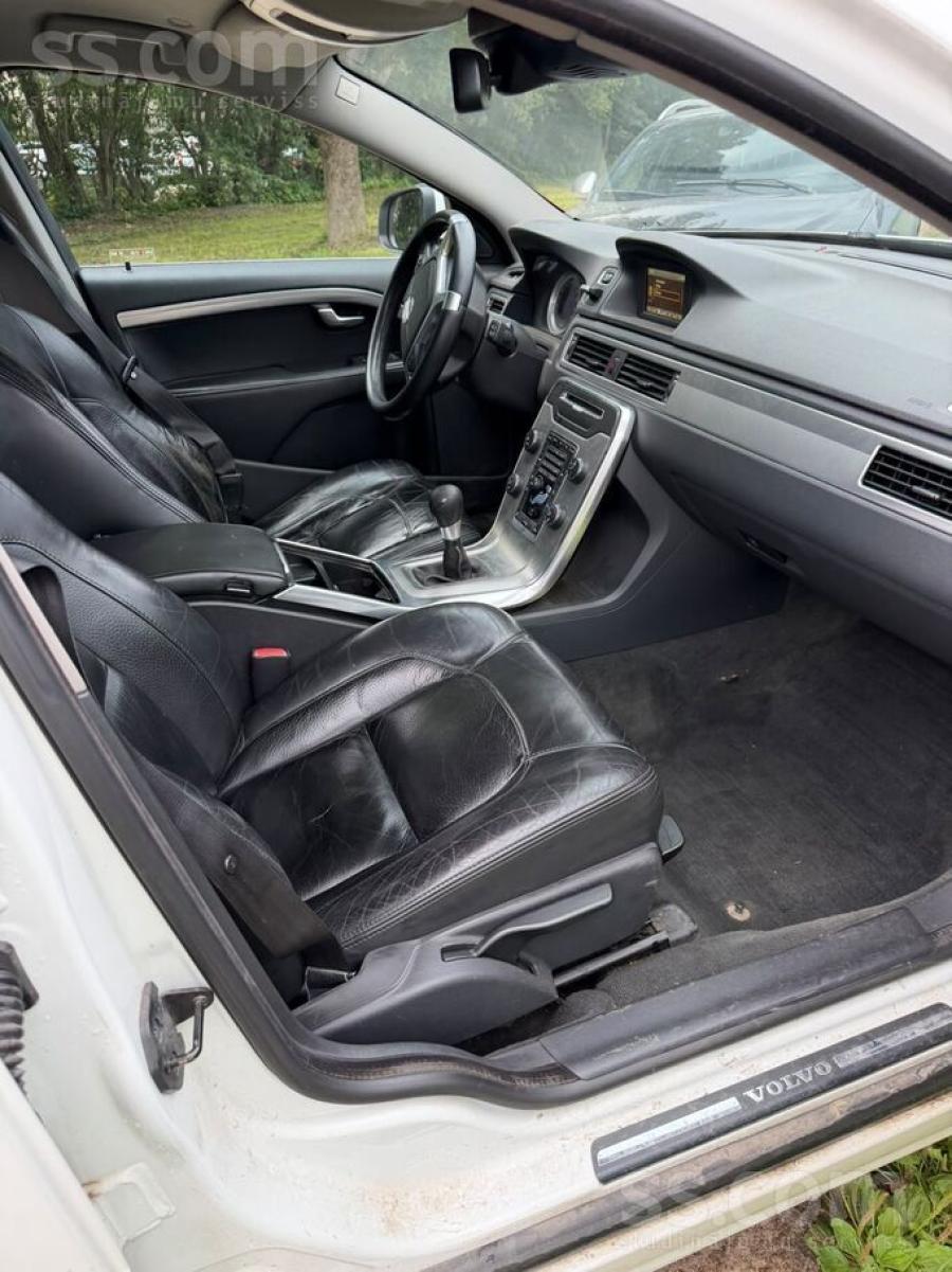 Grey Volvo V70 2011 in Riga, with an engine capacity of 1.60 L and mileage of 364 thousand km for 4000 €, photo 12 on AUTOMOTO.COM.LV