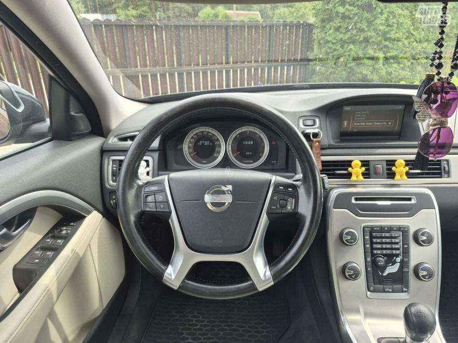 Pelēks Volvo V70 2011 Jonava, ar dzinēja tilpumu 2.00 L un nobraukumu 357 tūkst. km par 5000 €, foto 11 vietnē AUTOMOTO.COM.LV