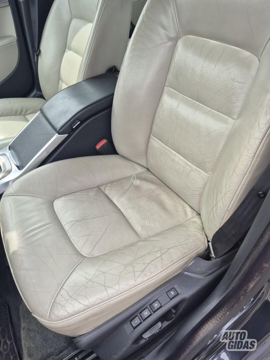 Pelēks Volvo V70 2011 Jonava, ar dzinēja tilpumu 2.00 L un nobraukumu 357 tūkst. km par 5000 €, foto 12 vietnē AUTOMOTO.COM.LV