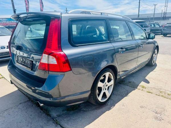 Pelēks Volvo V70 2011 Kauņa, ar dzinēja tilpumu 2.00 L un nobraukumu 265 tūkst. km par 5300 €, foto 4 vietnē AUTOMOTO.COM.LV