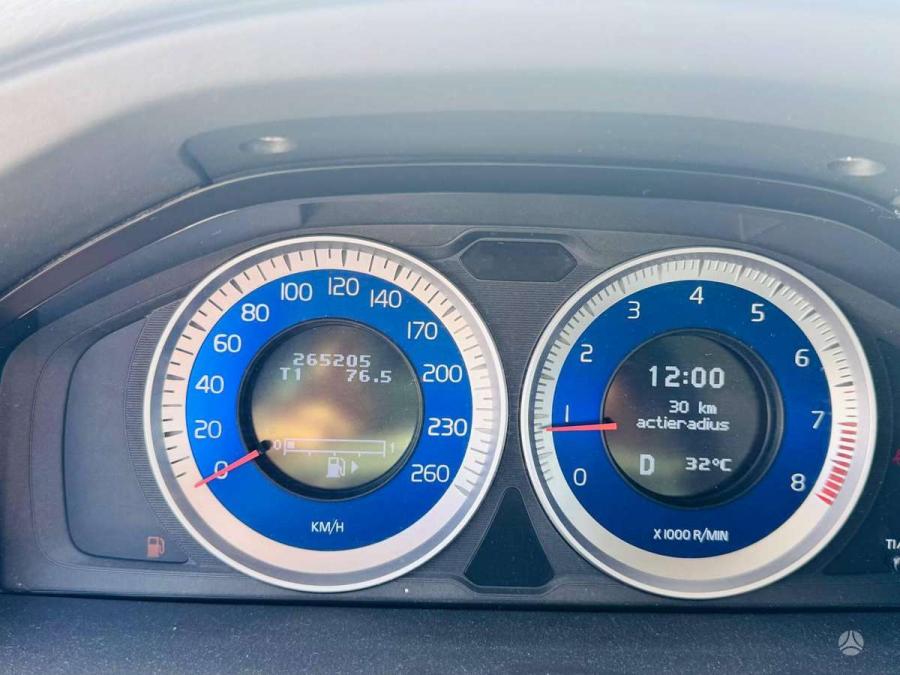 Pelēks Volvo V70 2011 Kauņa, ar dzinēja tilpumu 2.00 L un nobraukumu 265 tūkst. km par 5300 €, foto 13 vietnē AUTOMOTO.COM.LV
