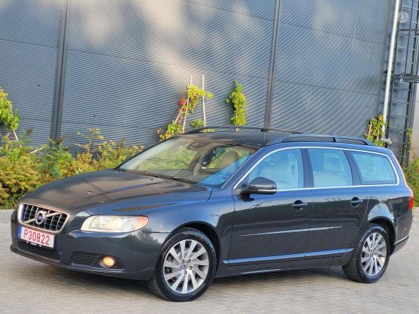 Grey Volvo V70 2011 in Vilnius, with an engine capacity of 1.98 L and mileage of 308 thousand km for 5450 €, photo 4 on AUTOMOTO.COM.LV
