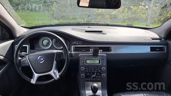 Pelēks Volvo V70 2011 Jelgava, ar dzinēja tilpumu 2.00 L un nobraukumu 362 tūkst. km par 4000 €, foto 6 vietnē AUTOMOTO.COM.LV
