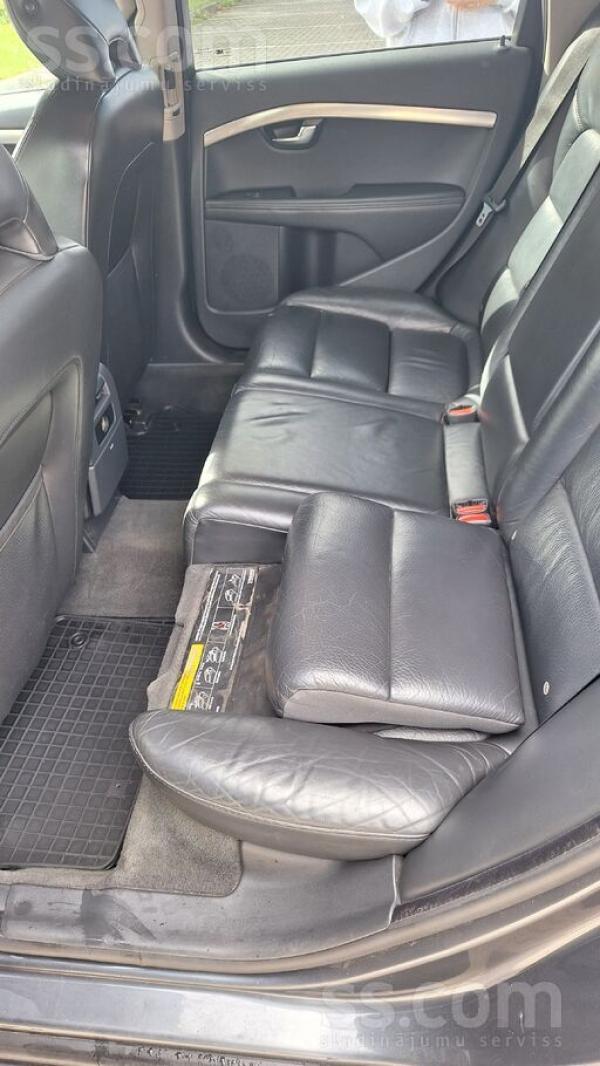 Pelēks Volvo V70 2011 Jelgava, ar dzinēja tilpumu 2.00 L un nobraukumu 362 tūkst. km par 4000 €, foto 9 vietnē AUTOMOTO.COM.LV