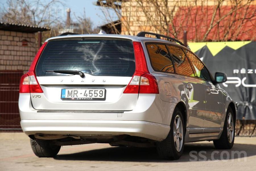Pelēks Volvo V70 2012 Rēzekne, ar dzinēja tilpumu 1.60 L un nobraukumu 250 tūkst. km par 4495 €, foto 4 vietnē AUTOMOTO.COM.LV