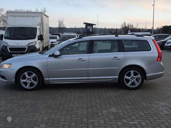 Pelēks Volvo V70 2012 Tauragė, ar dzinēja tilpumu 1.98 L un nobraukumu 296 tūkst. km par 4950 €, foto 2 vietnē AUTOMOTO.COM.LV