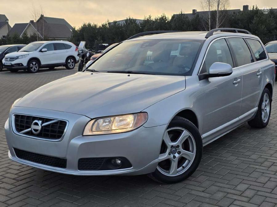 Grey Volvo V70 2012 in Taurage, with an engine capacity of 1.98 L and mileage of 296 thousand km for 4950 €, photo 3 on AUTOMOTO.COM.LV