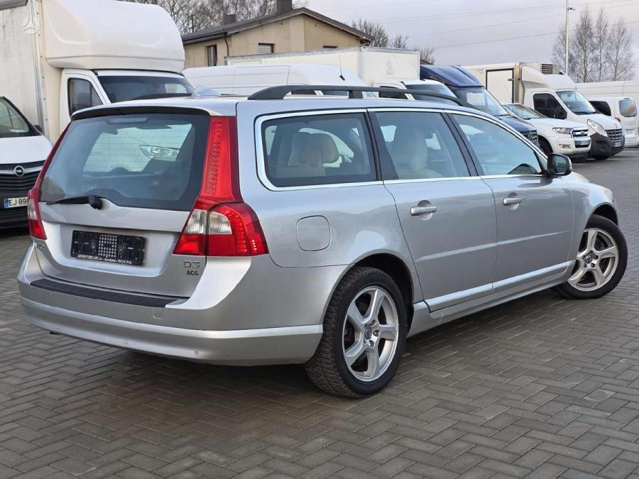 Grey Volvo V70 2012 in Taurage, with an engine capacity of 1.98 L and mileage of 296 thousand km for 4950 €, photo 4 on AUTOMOTO.COM.LV