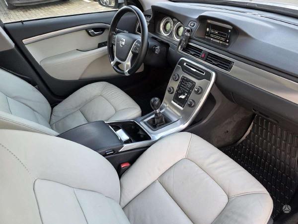 Pelēks Volvo V70 2012 Tauragė, ar dzinēja tilpumu 1.98 L un nobraukumu 296 tūkst. km par 4950 €, foto 10 vietnē AUTOMOTO.COM.LV