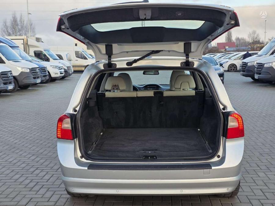 Grey Volvo V70 2012 in Taurage, with an engine capacity of 1.98 L and mileage of 296 thousand km for 4950 €, photo 16 on AUTOMOTO.COM.LV
