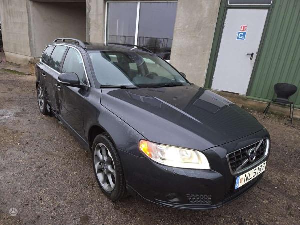 Pelēks Volvo V70 2012 Šauļi, ar dzinēja tilpumu 1.98 L un nobraukumu 306 tūkst. km par 2490 €, foto 1 vietnē AUTOMOTO.COM.LV