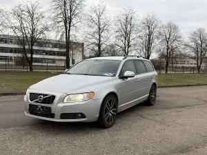 Pelēks Volvo V70 2012 Plungė, ar dzinēja tilpumu 2.40 L un nobraukumu 278 tūkst. km par 4950 €, foto  vietnē AUTOMOTO.COM.LV