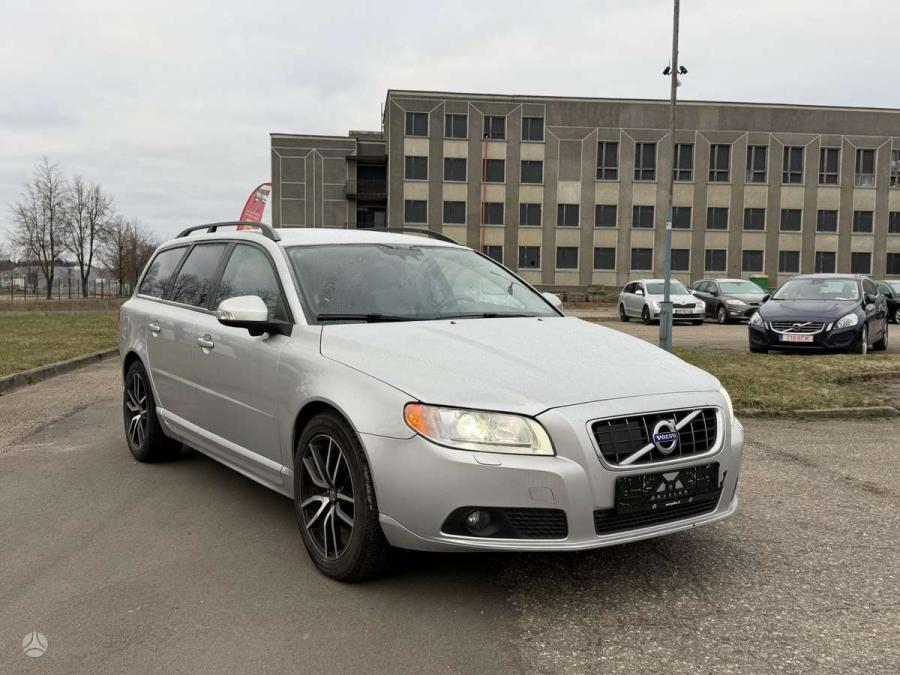 Grey Volvo V70 2012 in Plunge, with an engine capacity of 2.40 L and mileage of 278 thousand km for 4950 €, photo 2 on AUTOMOTO.COM.LV