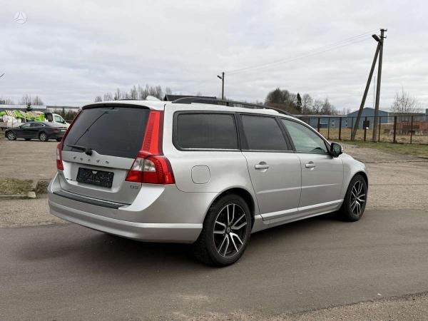 Grey Volvo V70 2012 in Plunge, with an engine capacity of 2.40 L and mileage of 278 thousand km for 4950 €, photo 3 on AUTOMOTO.COM.LV