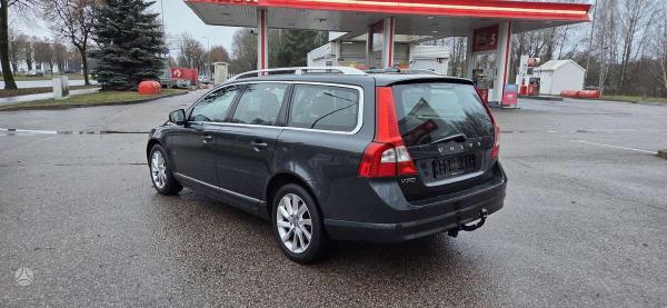 Pelēks Volvo V70 2012 Kauņa, ar dzinēja tilpumu 1.98 L un nobraukumu 267 tūkst. km par 6450 €, foto 4 vietnē AUTOMOTO.COM.LV
