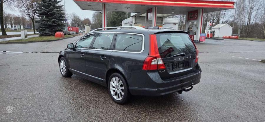 Pelēks Volvo V70 2012 Kauņa, ar dzinēja tilpumu 1.98 L un nobraukumu 267 tūkst. km par 6450 €, foto 4 vietnē AUTOMOTO.COM.LV