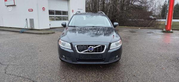 Pelēks Volvo V70 2012 Kauņa, ar dzinēja tilpumu 1.98 L un nobraukumu 267 tūkst. km par 6450 €, foto 9 vietnē AUTOMOTO.COM.LV