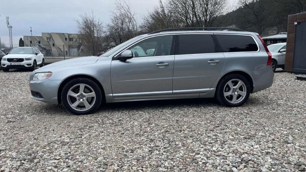 Pelēks Volvo V70 2012 Kauņa, ar dzinēja tilpumu 2.40 L un nobraukumu 300 tūkst. km par 6200 €, foto 2 vietnē AUTOMOTO.COM.LV