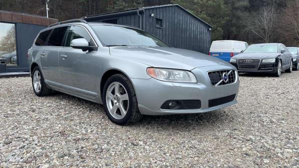 Pelēks Volvo V70 2012 Kauņa, ar dzinēja tilpumu 2.40 L un nobraukumu 300 tūkst. km par 6200 €, foto 3 vietnē AUTOMOTO.COM.LV