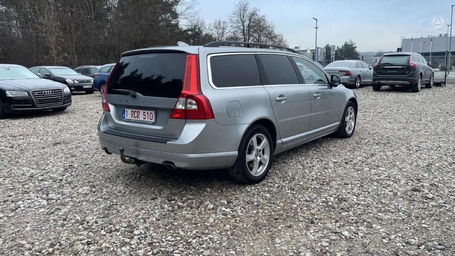 Grey Volvo V70 2012 in Kaunas, with an engine capacity of 2.40 L and mileage of 300 thousand km for 6200 €, photo 6 on AUTOMOTO.COM.LV