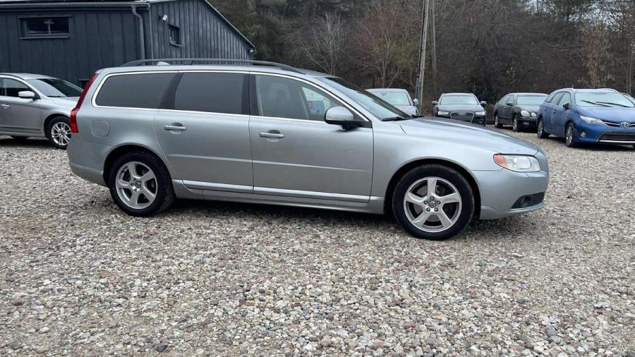 Grey Volvo V70 2012 in Kaunas, with an engine capacity of 2.40 L and mileage of 300 thousand km for 6200 €, photo 7 on AUTOMOTO.COM.LV