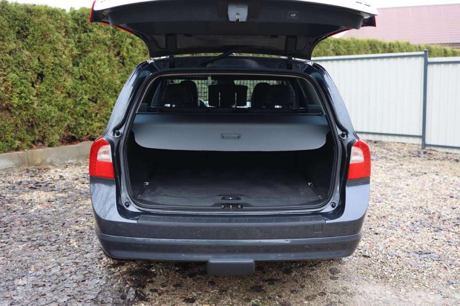 Grey Volvo V70 2012 in Alytus, with an engine capacity of 2.00 L and mileage of 265 thousand km for 6200 €, photo 5 on AUTOMOTO.COM.LV