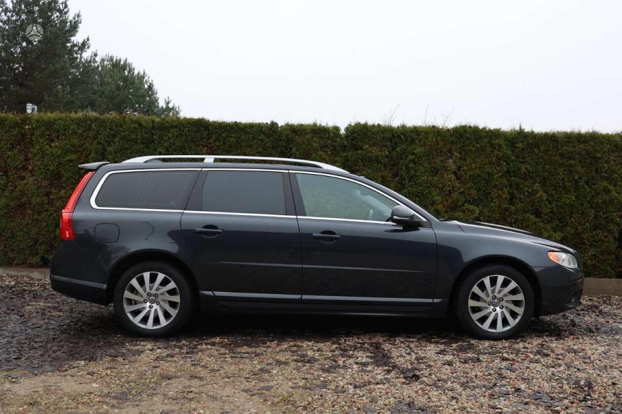 Grey Volvo V70 2012 in Alytus, with an engine capacity of 2.00 L and mileage of 265 thousand km for 6200 €, photo 6 on AUTOMOTO.COM.LV