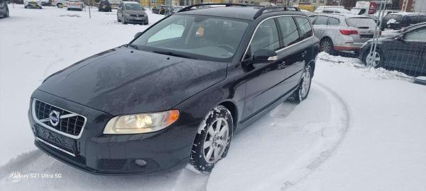 Grey Volvo V70 2012 in Kedainiai, with an engine capacity of 1.98 L and mileage of 306 thousand km for 4799 €, photo 1 on AUTOMOTO.COM.LV