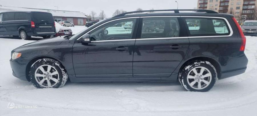 Grey Volvo V70 2012 in Kedainiai, with an engine capacity of 1.98 L and mileage of 306 thousand km for 4799 €, photo 8 on AUTOMOTO.COM.LV