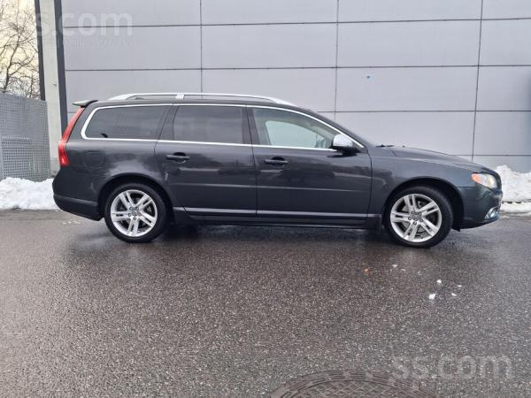 Grey Volvo V70 2012 in Riga, with an engine capacity of 2.00 L and mileage of 0 thousand km for 7500 €, photo 1 on AUTOMOTO.COM.LV