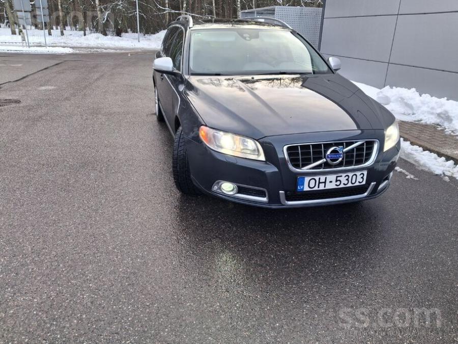 Grey Volvo V70 2012 in Riga, with an engine capacity of 2.00 L and mileage of 0 thousand km for 7500 €, photo 2 on AUTOMOTO.COM.LV