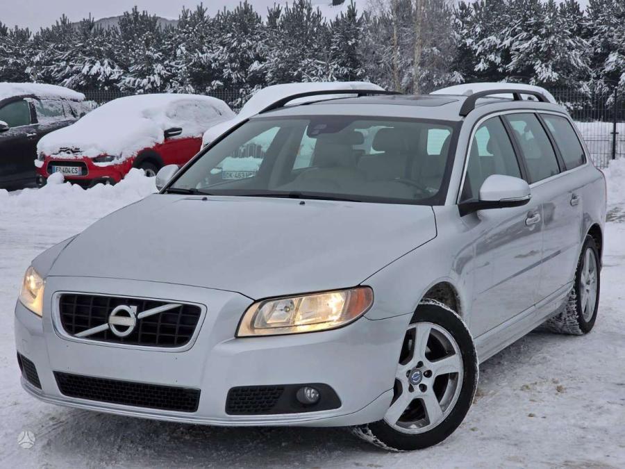 Grey Volvo V70 2012 in Taurage, with an engine capacity of 1.98 L and mileage of 289 thousand km for 4700 €, photo 1 on AUTOMOTO.COM.LV