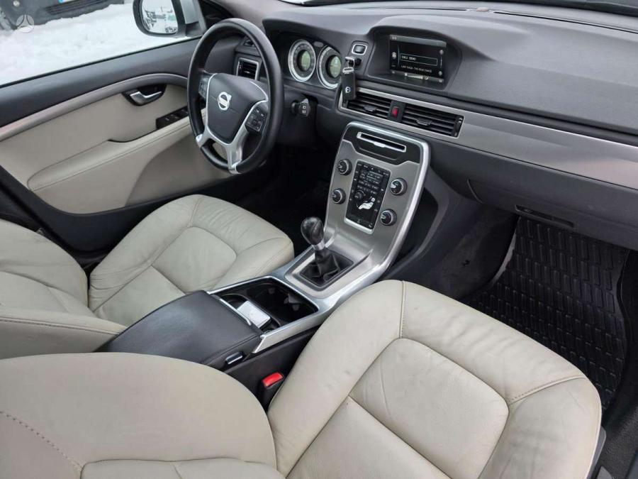 Grey Volvo V70 2012 in Taurage, with an engine capacity of 1.98 L and mileage of 289 thousand km for 4700 €, photo 9 on AUTOMOTO.COM.LV