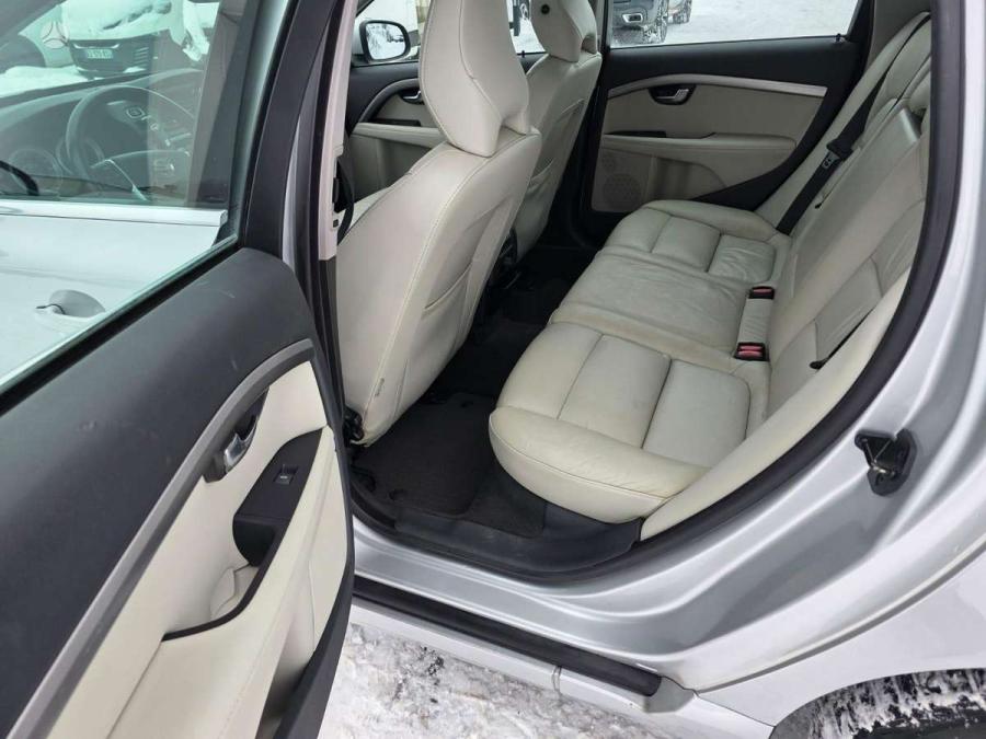 Grey Volvo V70 2012 in Taurage, with an engine capacity of 1.98 L and mileage of 289 thousand km for 4700 €, photo 14 on AUTOMOTO.COM.LV