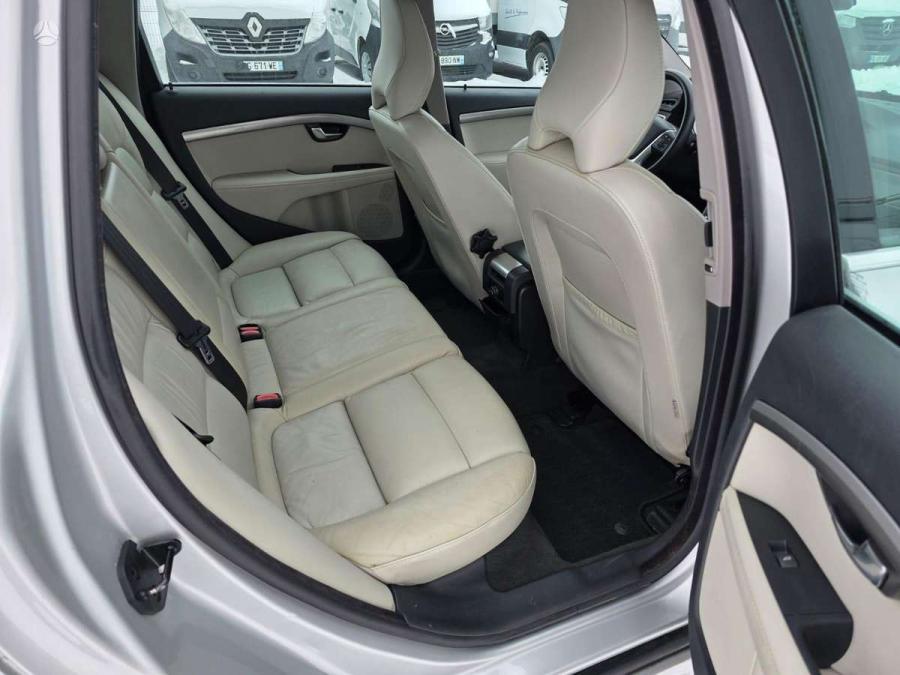 Grey Volvo V70 2012 in Taurage, with an engine capacity of 1.98 L and mileage of 289 thousand km for 4700 €, photo 15 on AUTOMOTO.COM.LV