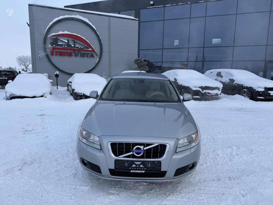 Grey Volvo V70 2012 in Telschi, with an engine capacity of 1.98 L and mileage of 265 thousand km for 5500 €, photo 1 on AUTOMOTO.COM.LV
