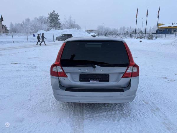Pelēks Volvo V70 2012 Telšiai, ar dzinēja tilpumu 1.98 L un nobraukumu 265 tūkst. km par 5500 €, foto 6 vietnē AUTOMOTO.COM.LV