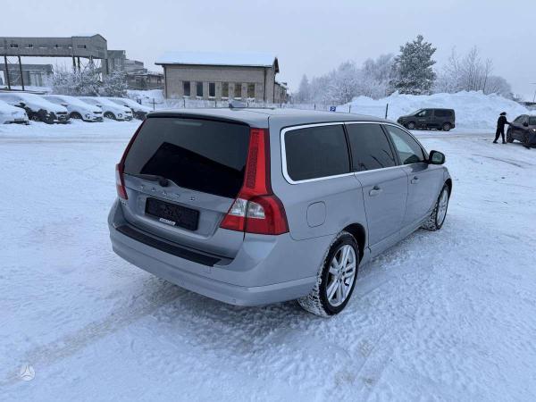 Pelēks Volvo V70 2012 Telšiai, ar dzinēja tilpumu 1.98 L un nobraukumu 265 tūkst. km par 5500 €, foto 7 vietnē AUTOMOTO.COM.LV