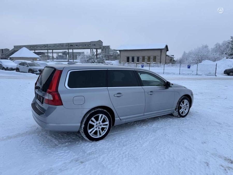 Grey Volvo V70 2012 in Telschi, with an engine capacity of 1.98 L and mileage of 265 thousand km for 5500 €, photo 8 on AUTOMOTO.COM.LV