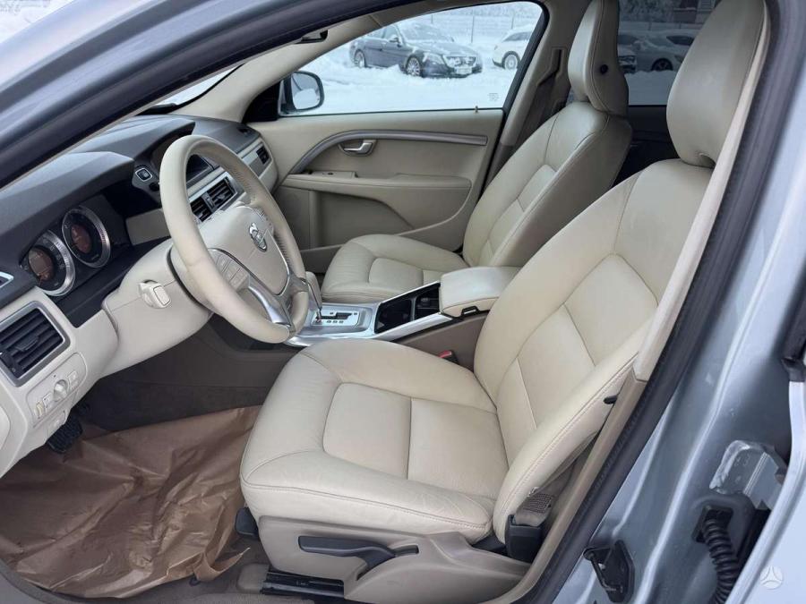 Grey Volvo V70 2012 in Telschi, with an engine capacity of 1.98 L and mileage of 265 thousand km for 5500 €, photo 15 on AUTOMOTO.COM.LV