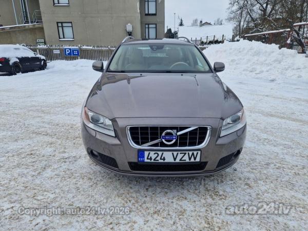 Grey Volvo V70 2012 in Paide, with an engine capacity of 2.00 L and mileage of 330 thousand km for 7490 €, photo 2 on AUTOMOTO.COM.LV