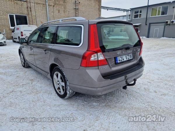Grey Volvo V70 2012 in Paide, with an engine capacity of 2.00 L and mileage of 330 thousand km for 7490 €, photo 4 on AUTOMOTO.COM.LV