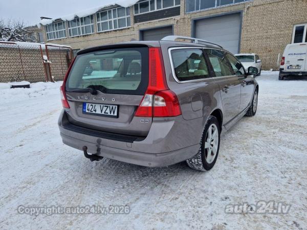 Grey Volvo V70 2012 in Paide, with an engine capacity of 2.00 L and mileage of 330 thousand km for 7490 €, photo 5 on AUTOMOTO.COM.LV