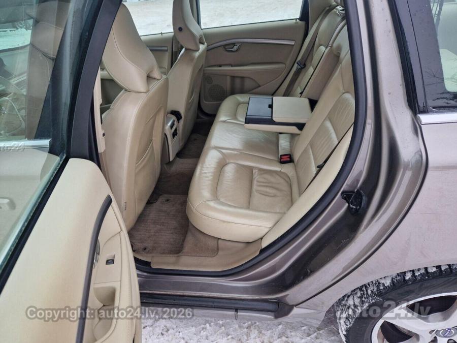 Pelēks Volvo V70 2012 Paide, ar dzinēja tilpumu 2.00 L un nobraukumu 330 tūkst. km par 7490 €, foto 11 vietnē AUTOMOTO.COM.LV