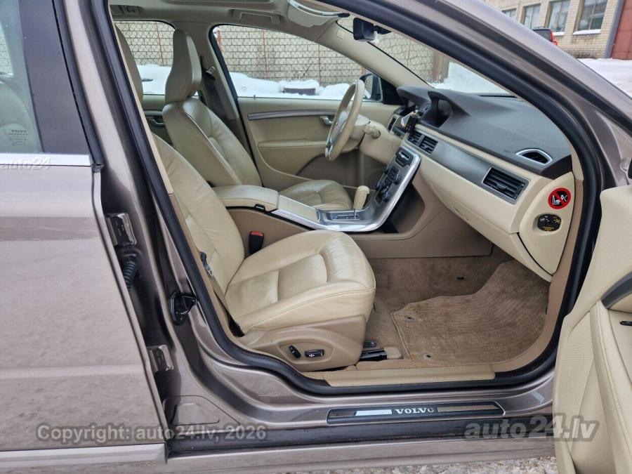 Pelēks Volvo V70 2012 Paide, ar dzinēja tilpumu 2.00 L un nobraukumu 330 tūkst. km par 7490 €, foto 14 vietnē AUTOMOTO.COM.LV